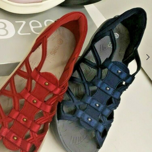 Bzees | Shoes | New Bzees Sapphire Wedge Heel Sandals Washable ...